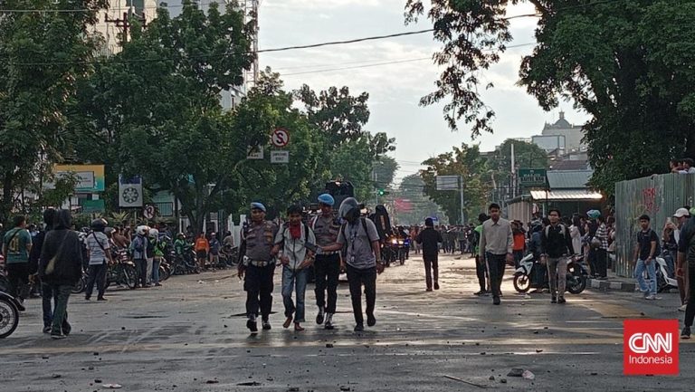 Demo Ricuh Medan: 17 Luka, 26 Ditangkap! - ChapNews